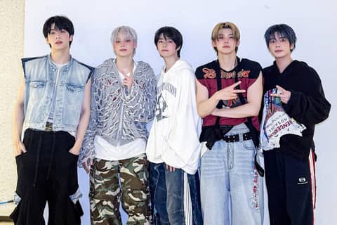 Lirik Lagu Upside Down Kiss - TXT, B-side Track Populer | IDN Times