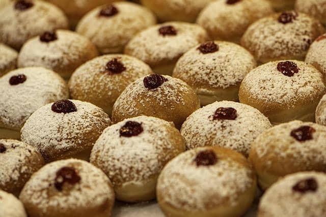 10 Toko Donat di Surabaya yang Lagi Viral 2025, Bikin Laper Mata | IDN ...