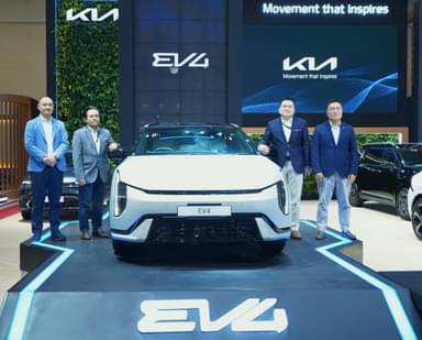 Kia EV4 Meluncur di GIIAS 2025, Ini Daftar Keunggulannya | IDN Times