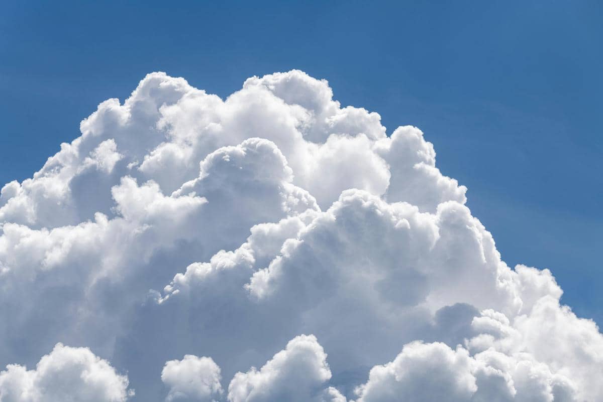 Apakah Awan Berat? Ini Faktanya yang Jarang Diketahui! | IDN Times