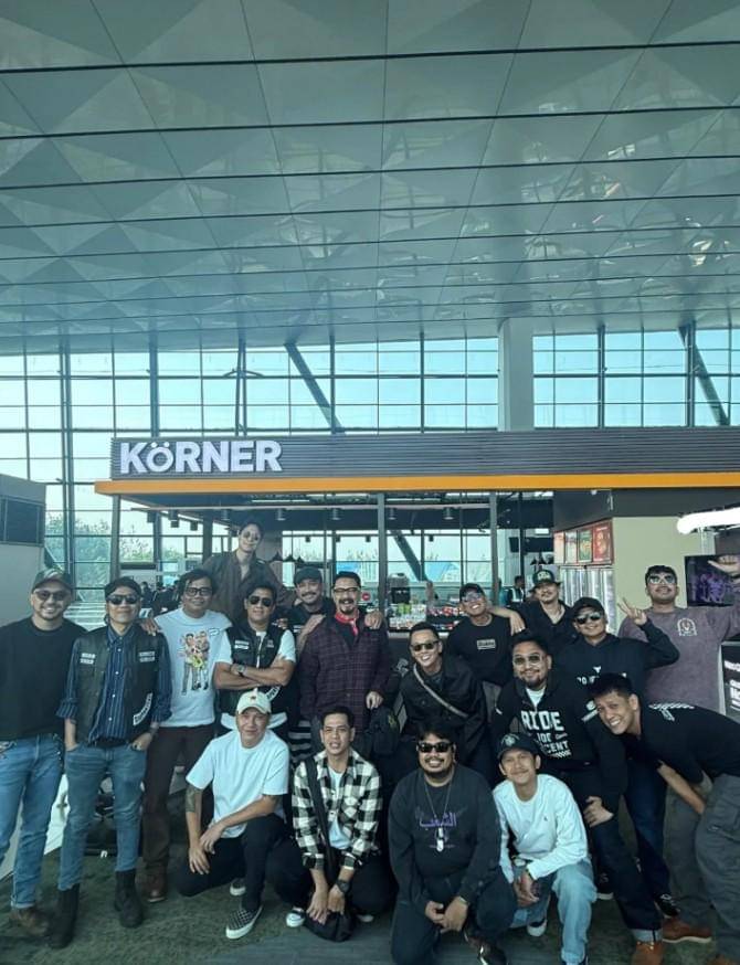 Potret The Prediksi x Bedain Touring Bareng, Kostumnya Kocak! | IDN Times