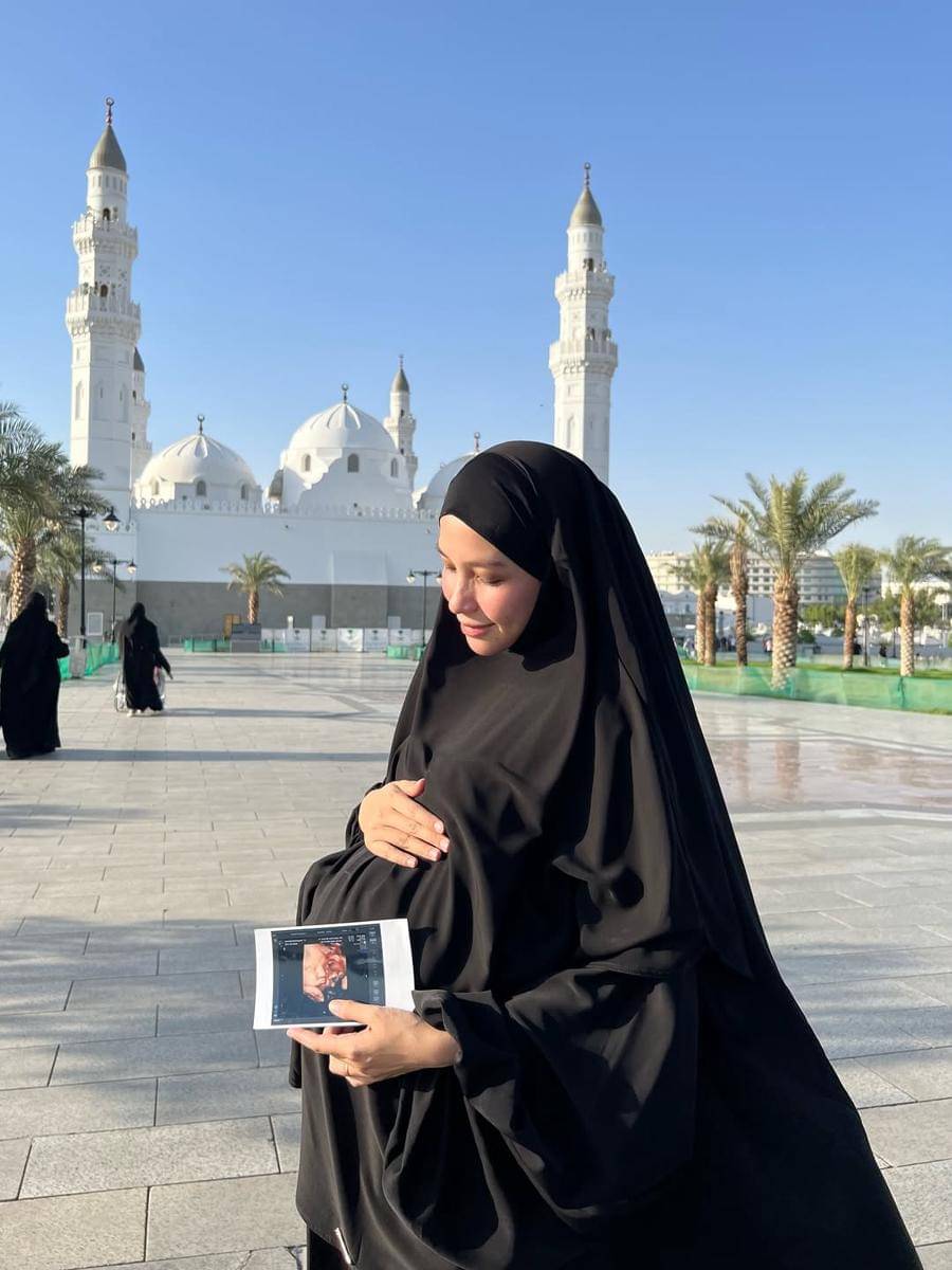 Hamidah Rachmayanti Umumkan Hamil Anak Ke-3 saat Umrah | IDN Times