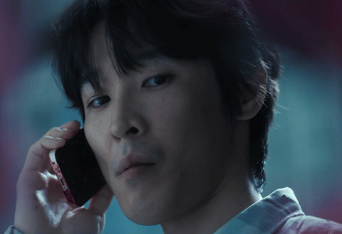 Strategi Moon Baek Jaga Arus Distribusi Senjata Api di Trigger | IDN Times