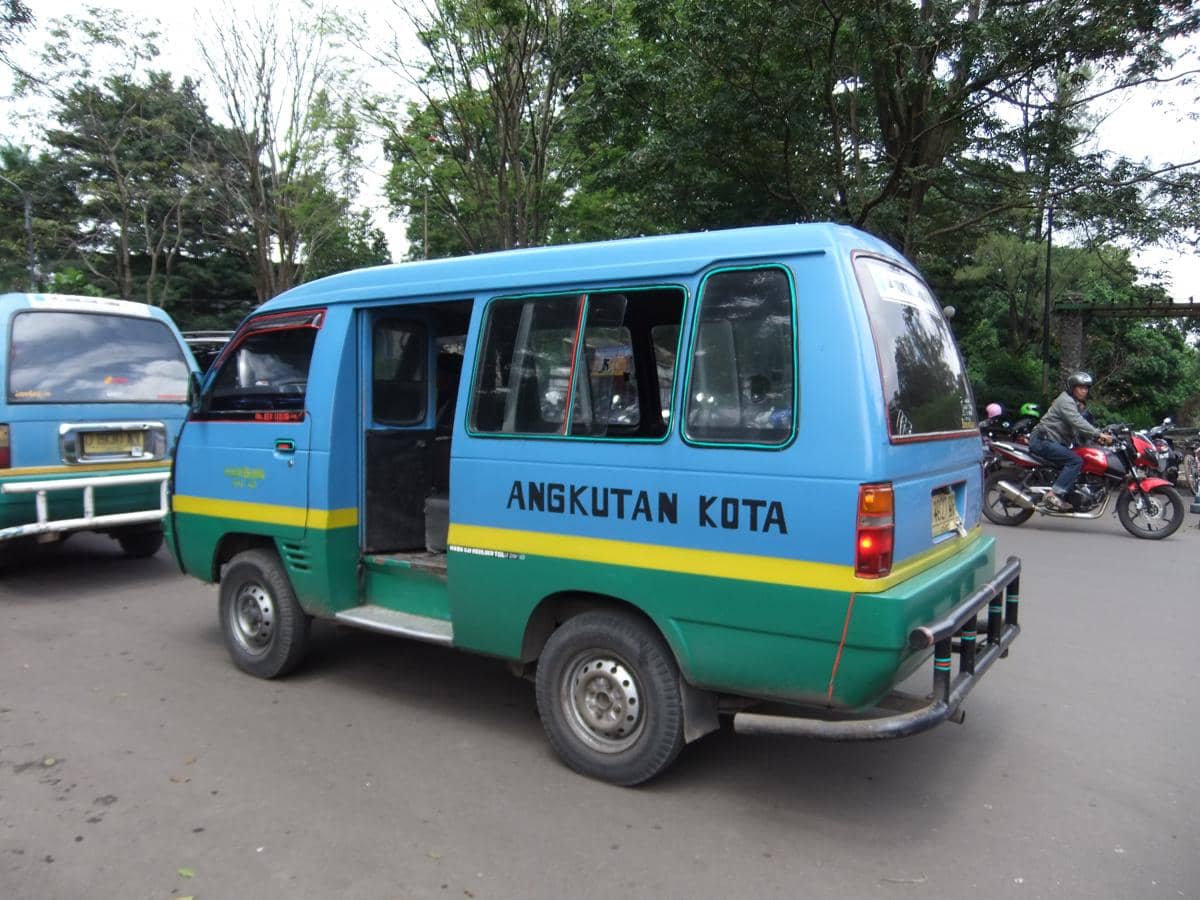Warna Angkot di Bandung dan Rutenya, Jangan Salah Naik! | IDN Times