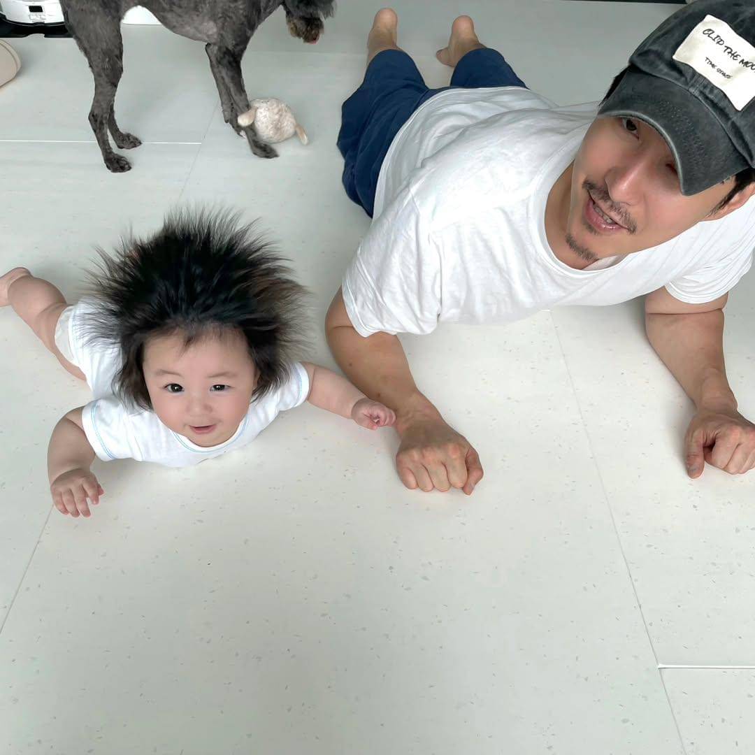 Potret Shim Hyung Tak Momong Baby Haru, Gabung The Return of Superman ...