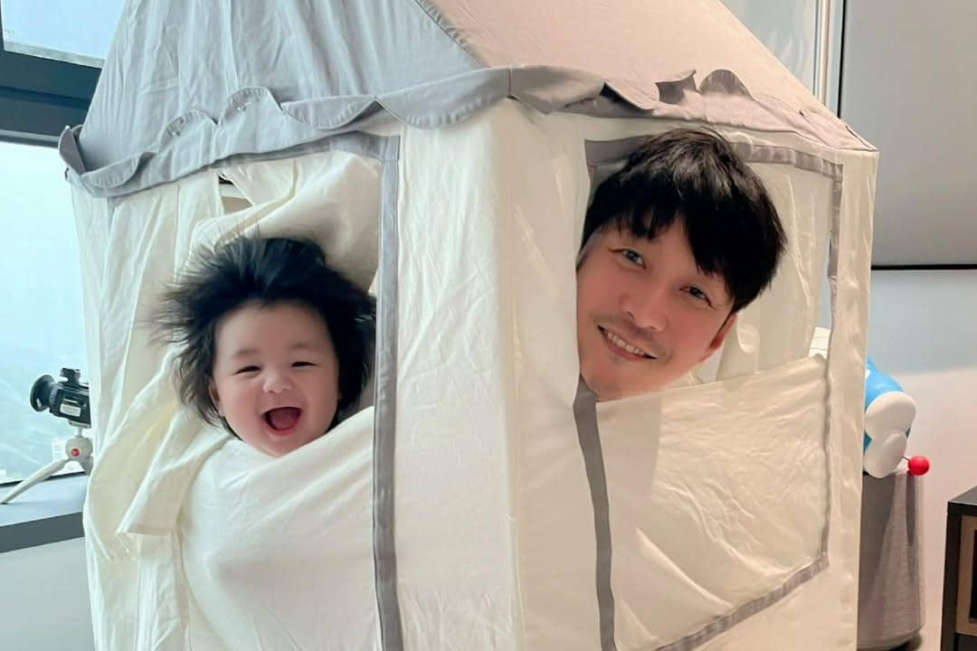 Potret Shim Hyung Tak Momong Baby Haru, Gabung The Return of Superman ...
