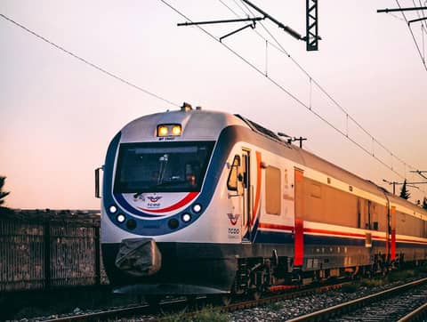 Jadwal KRL Bisa Dilihat di Mana? Ini Cara Paling Praktis! | IDN Times