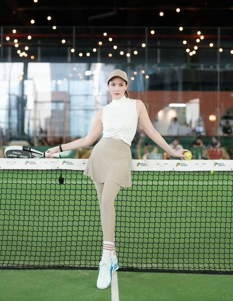7 Inspirasi Outfit Olahraga Padel ala Alessia Cestaro | IDN Times