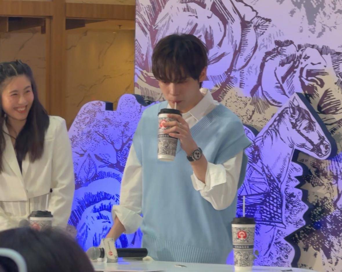 9 Potret Chenle di Fan Meet bersama CHAGEE, Jadi Barista! | IDN Times