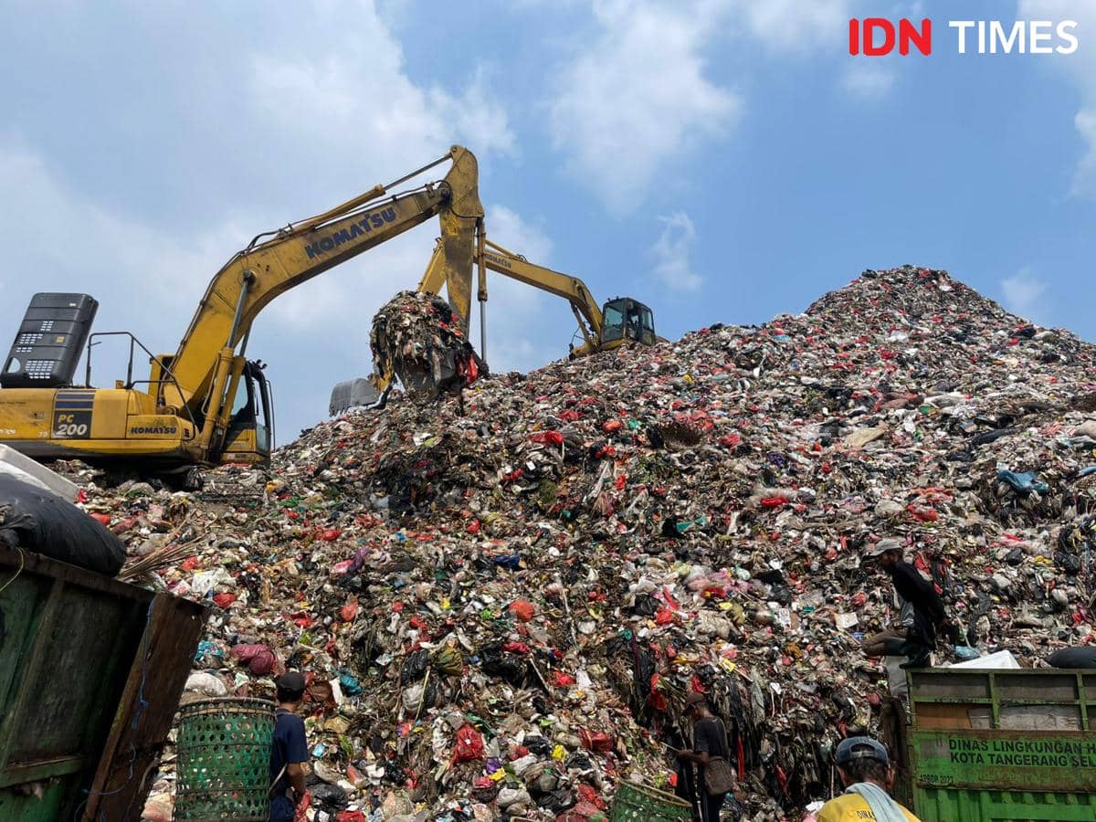 Bos Danantara: Sampah di RI Setara 16.500 Lapangan Bola per Tahun | IDN ...
