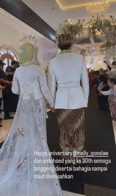 Melly Goeslaw dan Anto Hoed Resepsi Lagi di Anniversary Ke-30 | IDN Times