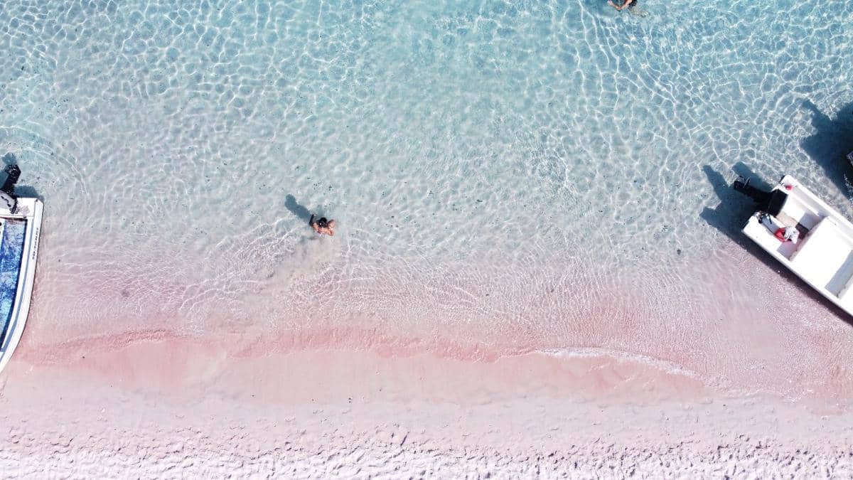 Pink Beach di Labuan Bajo Jadi Pantai Tercantik di Dunia 2025 | IDN Times