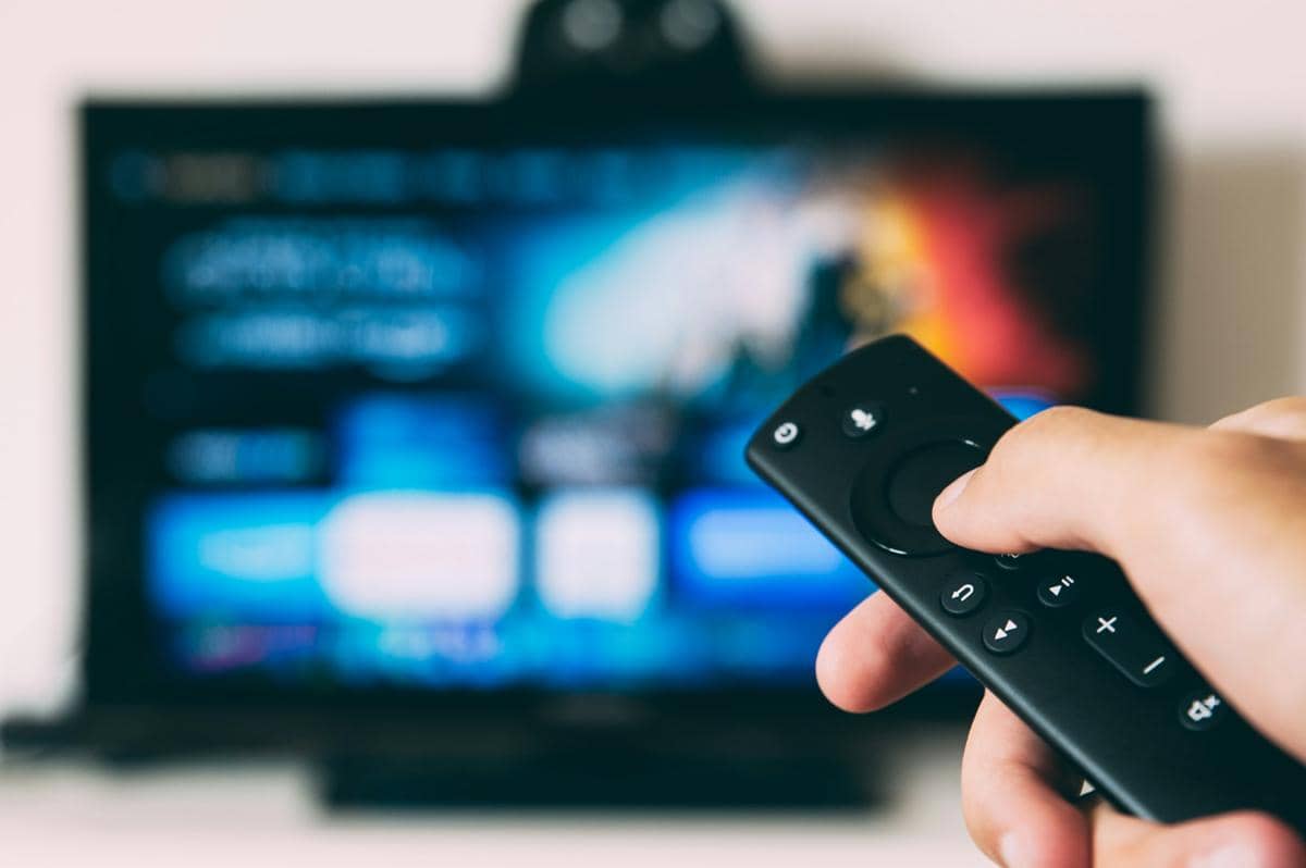 5 Cara Setting Remote TV Universal, Bisa Tanpa Kode | IDN Times