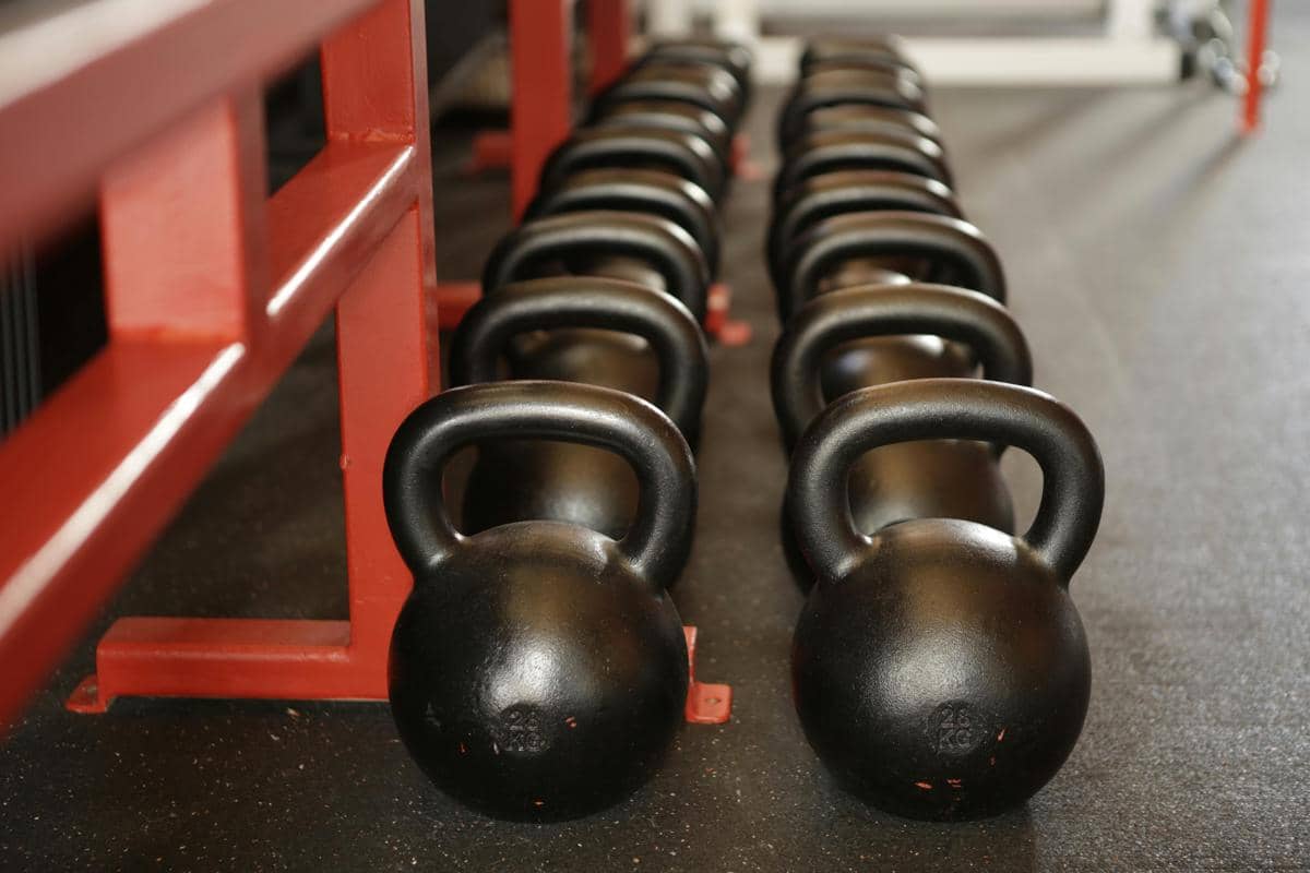 Warna Merah dan Hitam pada Peralatan Gym | IDN Times