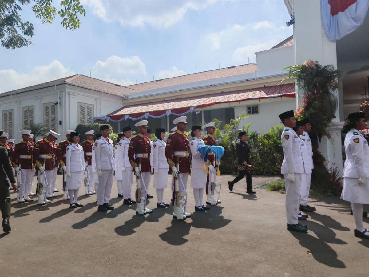 Pembawa Baki Paskibraka Nasional 2025: Bianca Alessia Asal Sulut | IDN ...