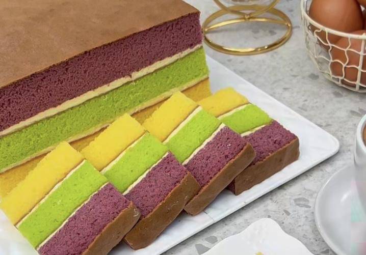 Resep Kue Lapis 3 Rasa Lembut Banget, Taro Pandan Original | IDN Times ...