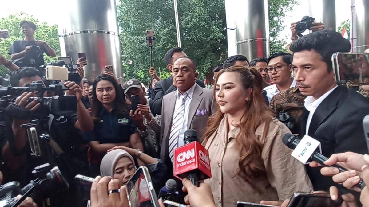 Di Gedung KPK, Lisa Mariana Janji Akan Jelaskan Sedetail-detailnya | IDN Times