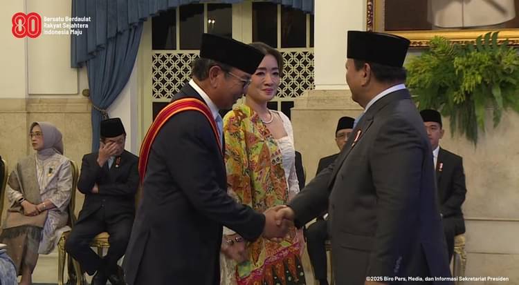 Rekam Jejak Burhanuddin Abdullah, Penerima Bintang Kehormatan | IDN Times