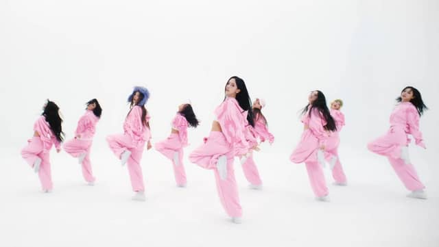 7 MV KPop yang Memakai Background Putih, Hemat Budget? | IDN Times