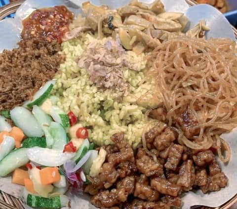 5 Nasi Kuning Enak di Yogyakarta, Laris Jadi Buruan Sarapan | IDN Times