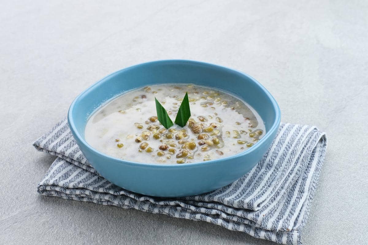 Resep Bubur Kacang Hijau Oatmilk untuk Ide Sarapan Sehat! | IDN Times