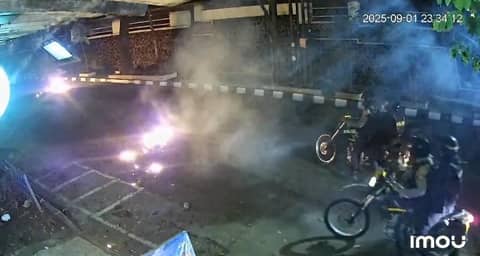 Penyebab Tembakan Gas Air Mata di Unisba dan Unpas Versi Polisi | IDN ...