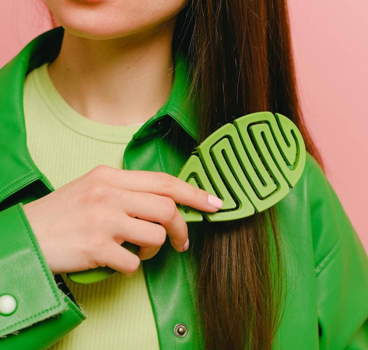 8 Rekomendasi Sisir yang Gak Bikin Rontok Berdasarkan Tipe Rambut | IDN ...