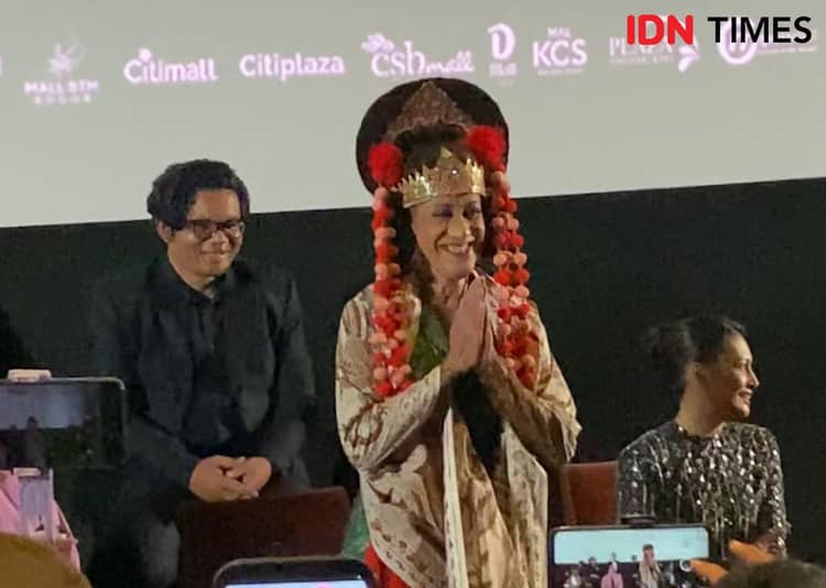 Didik Nini Thowok Pakai Rias Topeng Dwi Muka di Prescon Perempuan Pembawa Sial | IDN Times