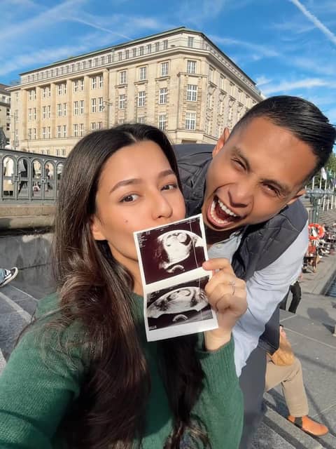 Umumkan Kehamilan, 7 Potret Mesra Susan Sameh dan Suami | IDN Times