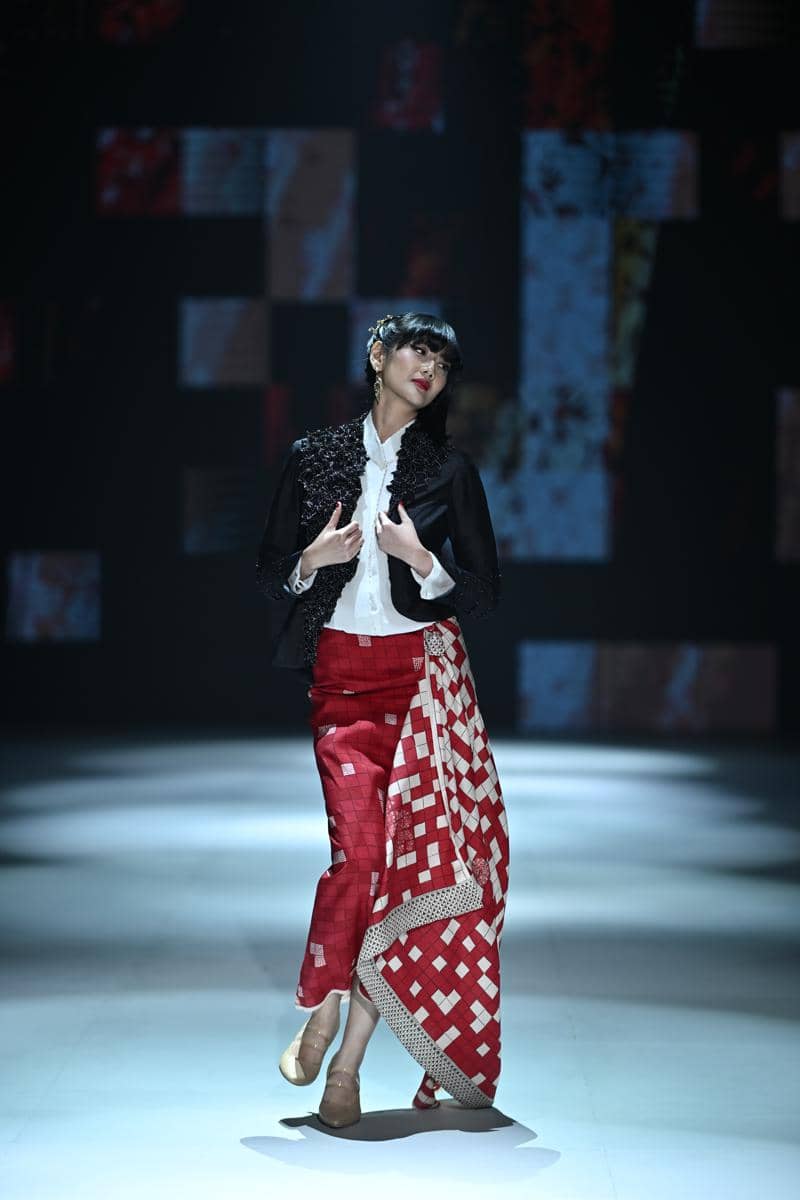 7 Koleksi BINHouse di PIFW 2025, Hadirkan Kebaya 'Lenggak Lenggok' | IDN Times
