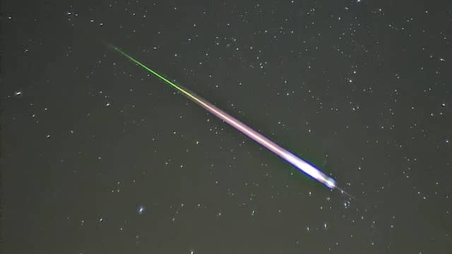 Kenapa Meteor Bisa Jatuh ke Bumi? Ini Penjelasannya! | IDN Times