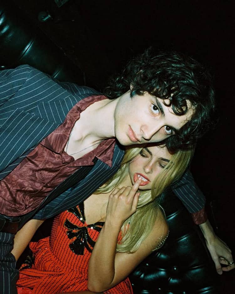 Lirik dan Makna Lagu 12 to 12 - Sombr | IDN Times