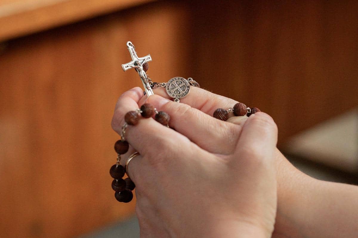 Kumpulan Doa Permohonan Umat Katolik, Merasakan Kasih Tuhan! | IDN Times