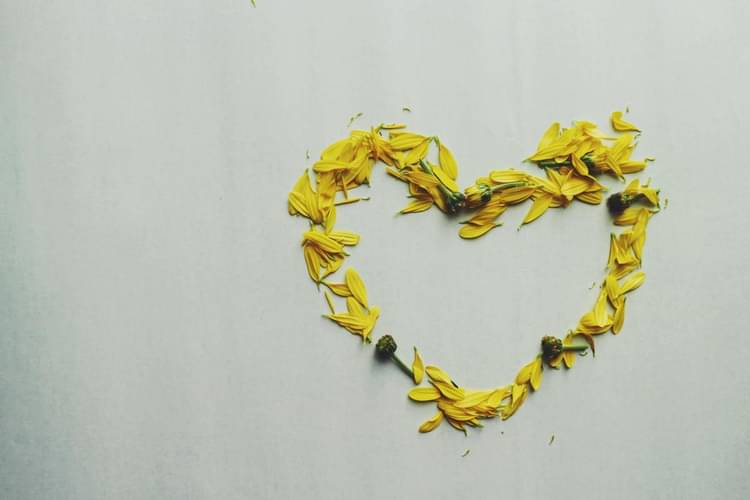 Emoji Love Kuning Artinya Apa? Ini Makna 💛 yang Jarang Diketahui | IDN ...