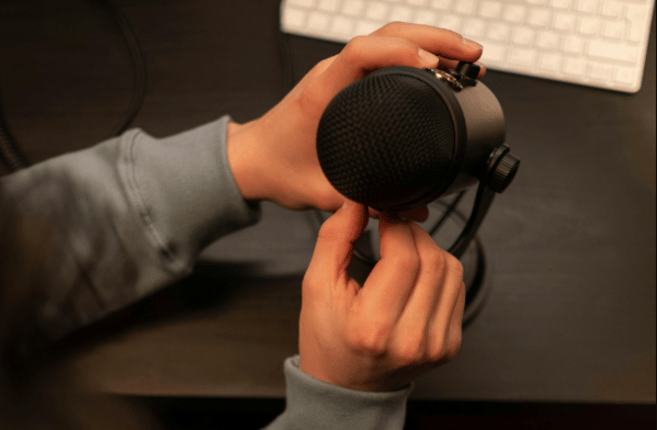 5 Cara Mengatasi Mic Noise atau Berisik, Periksa Connector | IDN Times