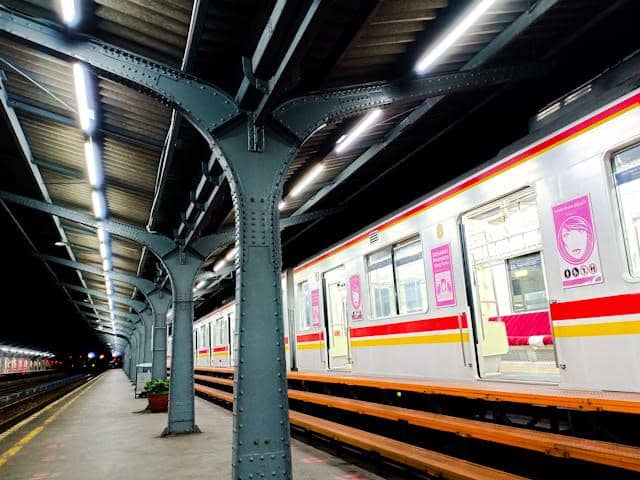 Perbedaan Green Line dan Red Line KRL Jabodetabek, Panduan Anti ...