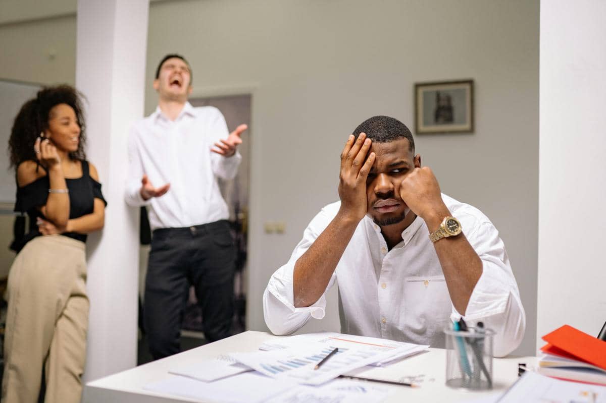 5 Bentuk Bullying di Kantor yang Sering Dianggap Bercanda | IDN Times