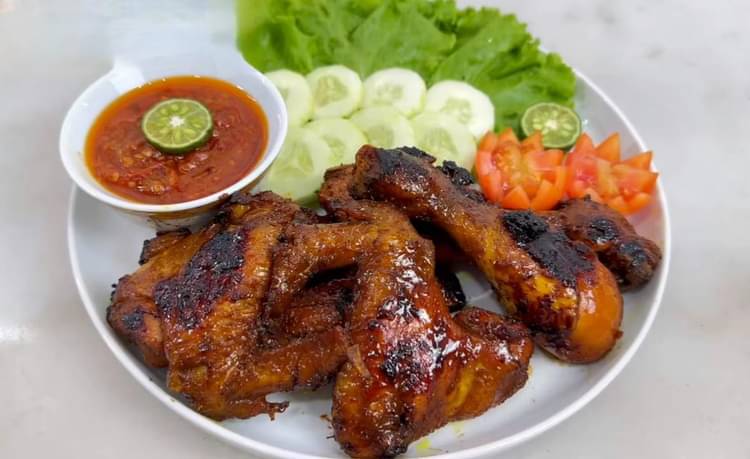 Resep Ayam Bakar Teflon yang Praktis, Hasilnya Gurih Harum! | IDN Times