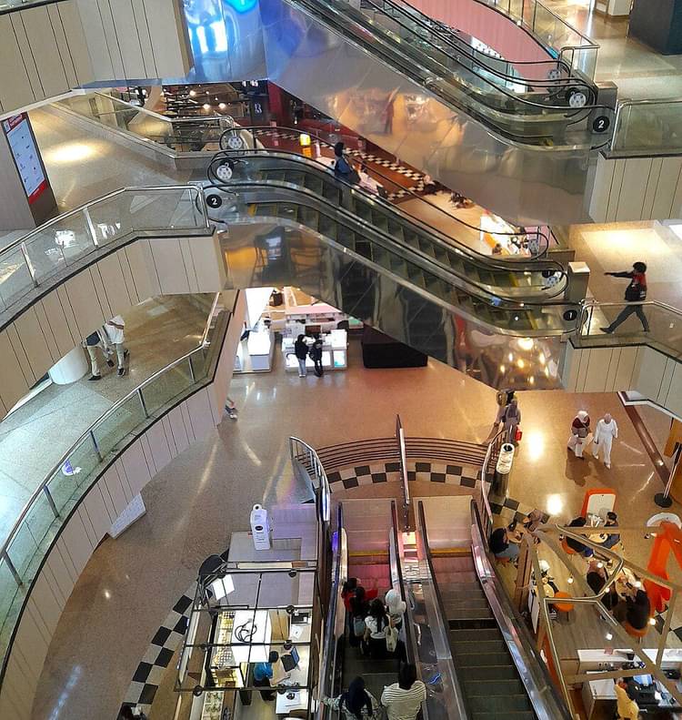 5 Mall Ikonik di Kawasan Blok M yang Masih Eksis dan Ramai Pengunjung ...