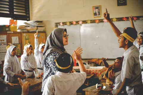 50 Pesan untuk Hari Guru Nasional 2025, Sampaikan ke Guru Favoritmu ...