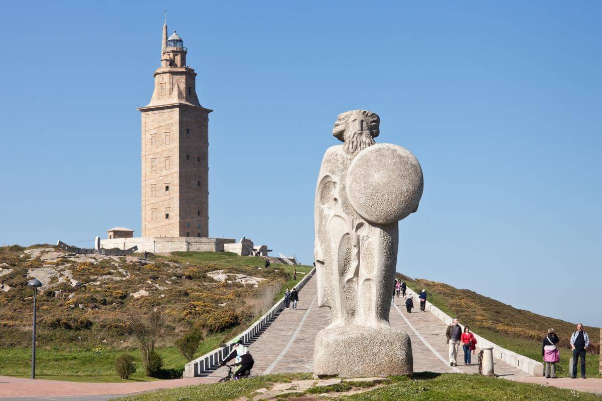 5 Fakta Tower of Hercules, Mercusuar Tertua Warisan Romawi | IDN Times