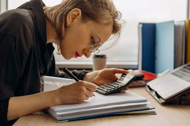 5 Jobdesk Penting Finance dan Accounting Staff, Gak Cuma Ngitung Uang ...