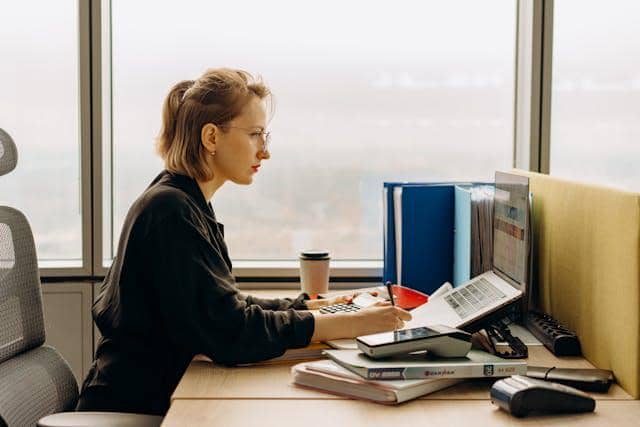 5 Jobdesk Penting Finance dan Accounting Staff, Gak Cuma Ngitung Uang ...