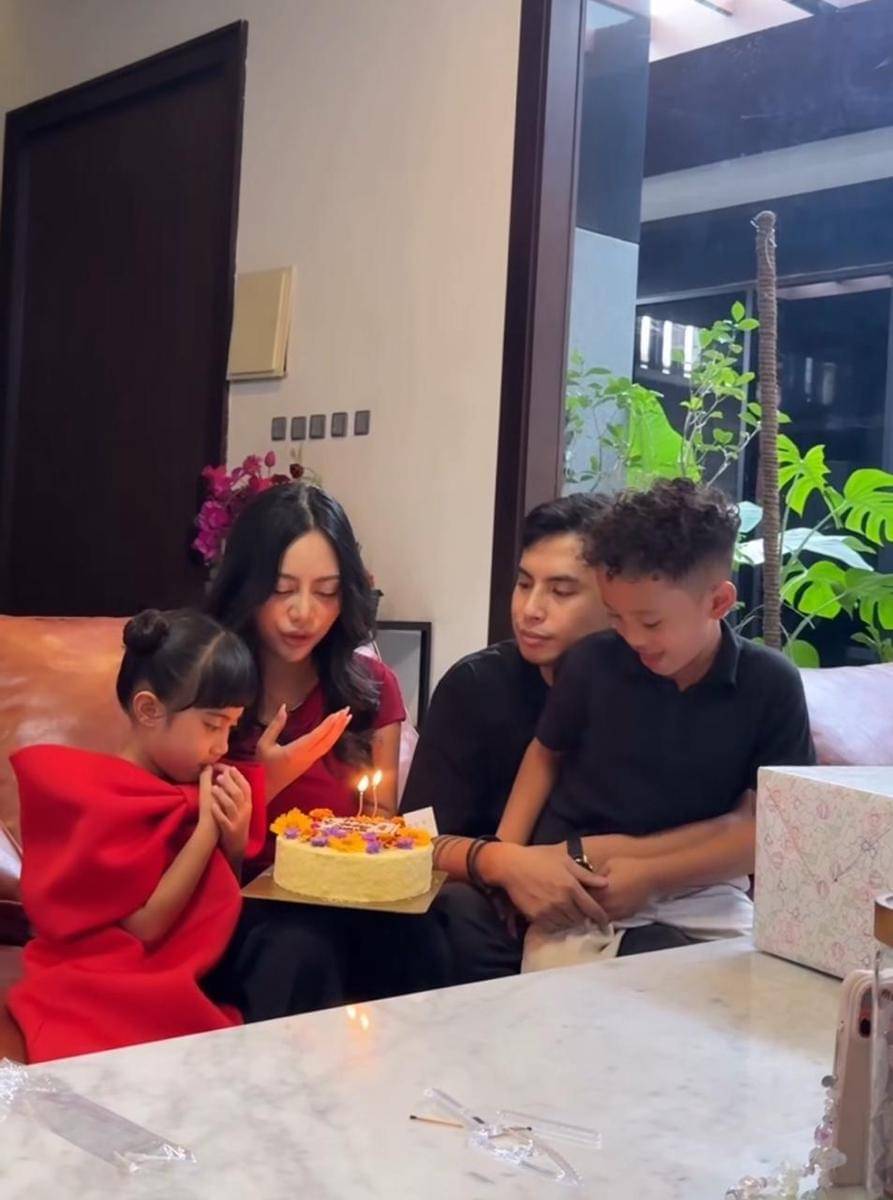 Potret Rachel Vennya dan Okin Rayakan Ulang Tahun Chava | IDN Times