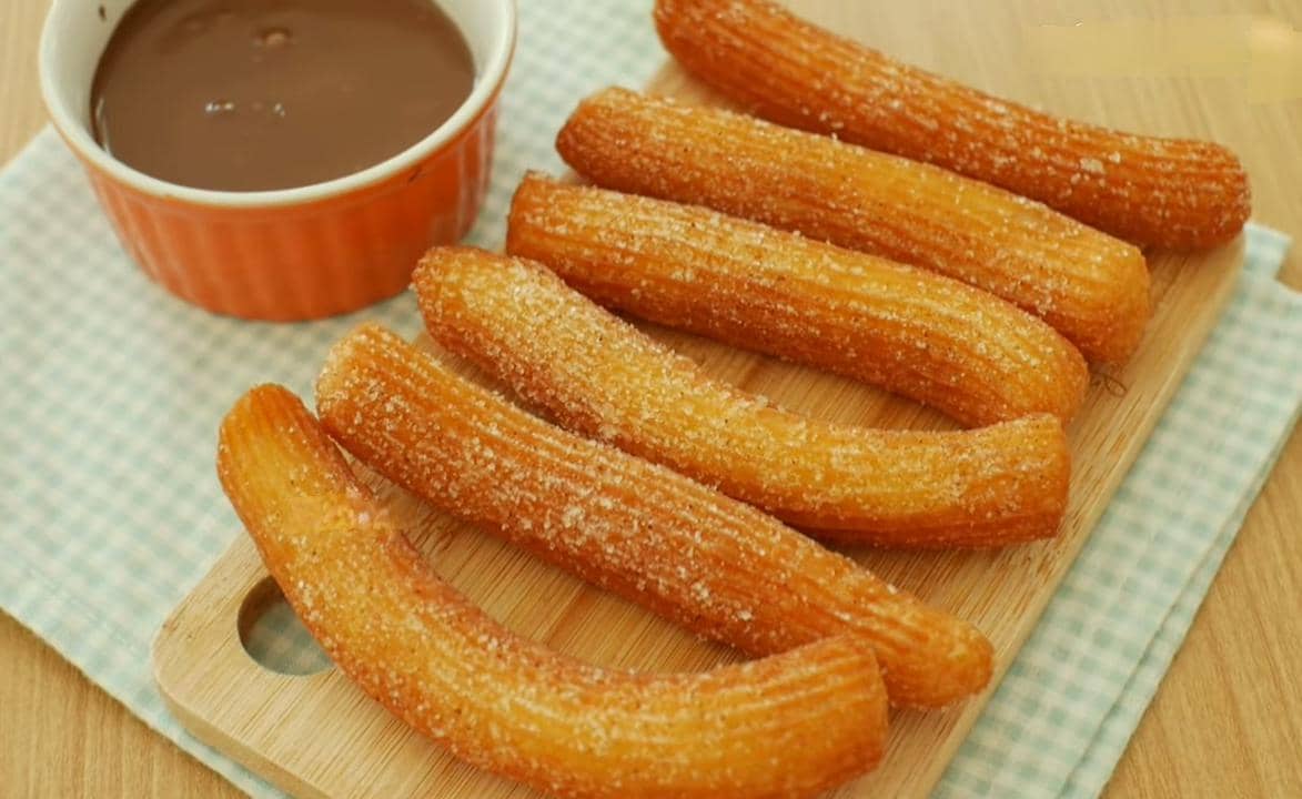Resep Churros 6 Bahan dengan Cokelat Lumer yang Bikin Happy | IDN Times