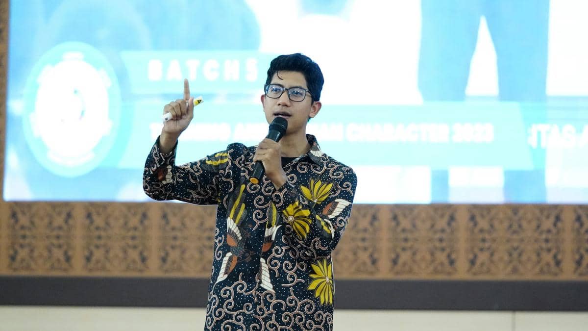 5 Pidato Hari Guru Nasional 2025, Inspiratif untuk Berbagai Acara | IDN ...