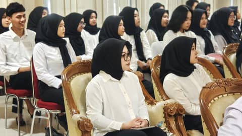 Menkeu Purbaya Usul Lulusan SMK Bisa Ikut Magang Nasional | IDN Times