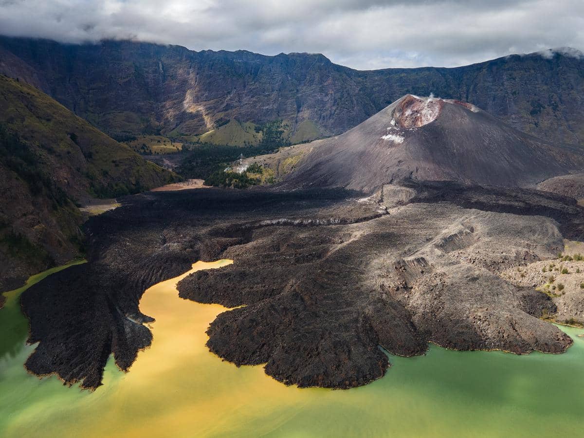 5 Gunung dengan Biaya Pendakian Paling Mahal di Indonesia | IDN Times