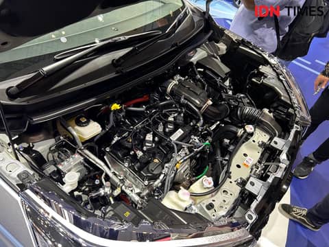 Impresi Menyetir Toyota Veloz Hybrid yang Meluncur di GJAW 2025 | IDN Times