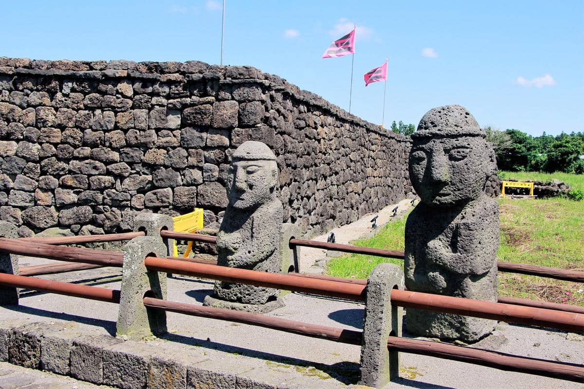 Kenapa Pulau Jeju Dipenuhi Tembok Batu Lava? | IDN Times
